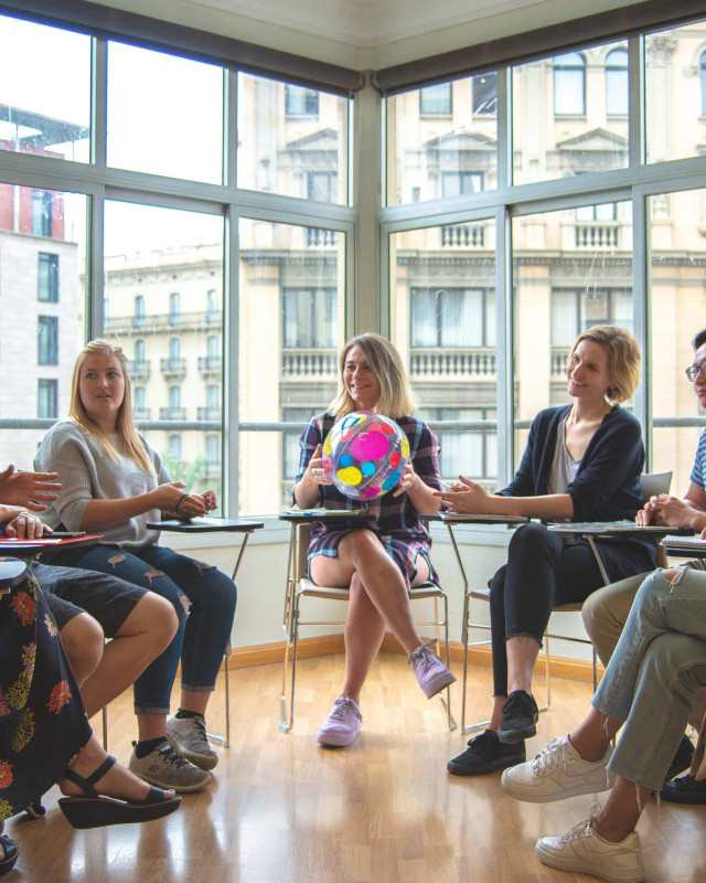 20h Long-term Spanish Course in Barcelona | Speakeasy BCN